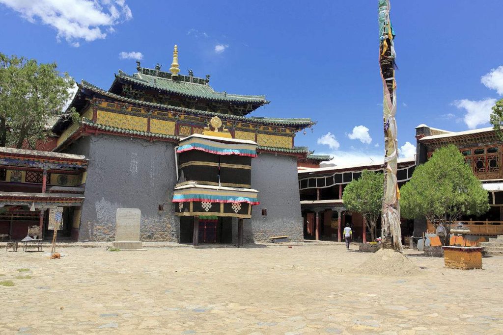 Tibetan Burial Customs: Sky Burial & Sacred Funeral Rites