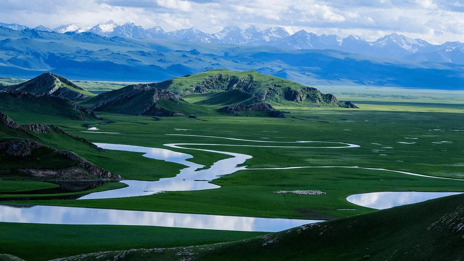 The Most Beautiful Lakes and Grasslands Along the Silk Road | WindhorseTour