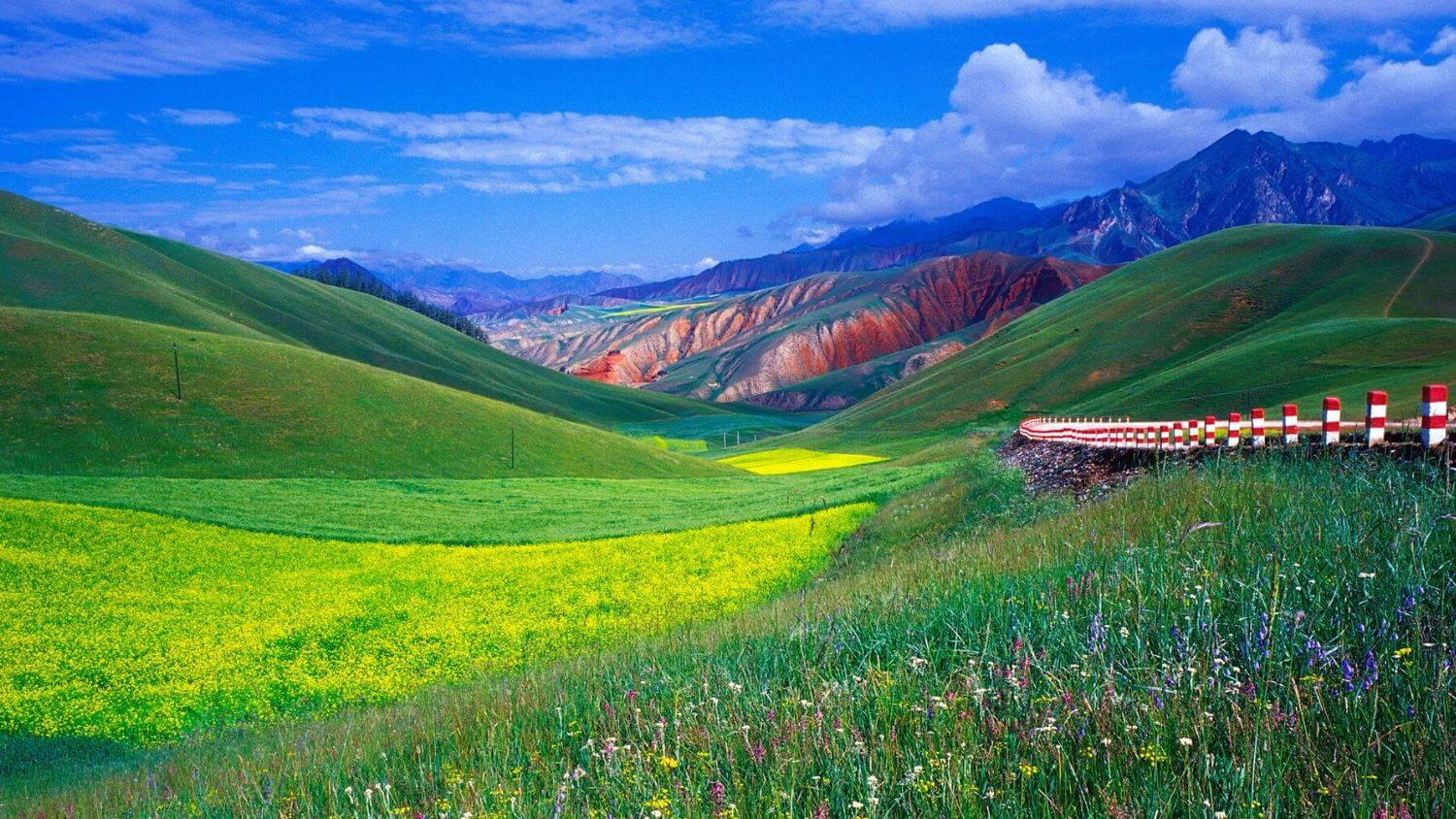 The Most Beautiful Lakes and Grasslands Along the Silk Road | WindhorseTour
