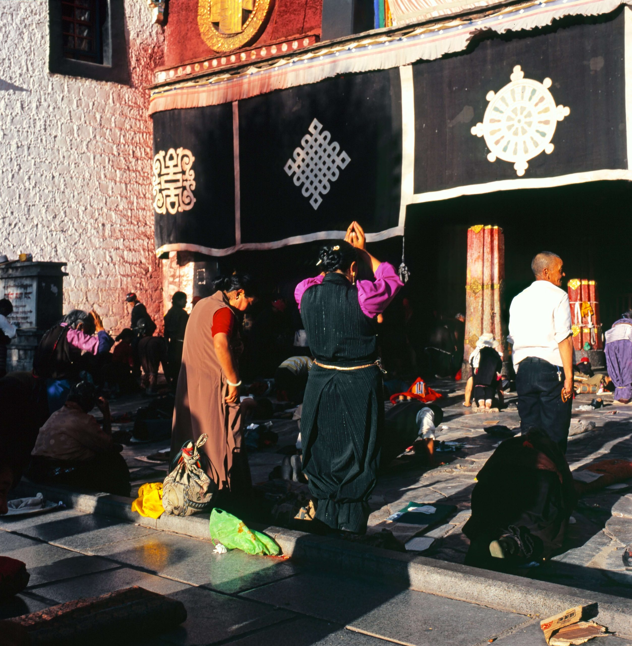 Tibetan Cultural Cues - Traditional Greeting - Tashi Delek - Tibet ...