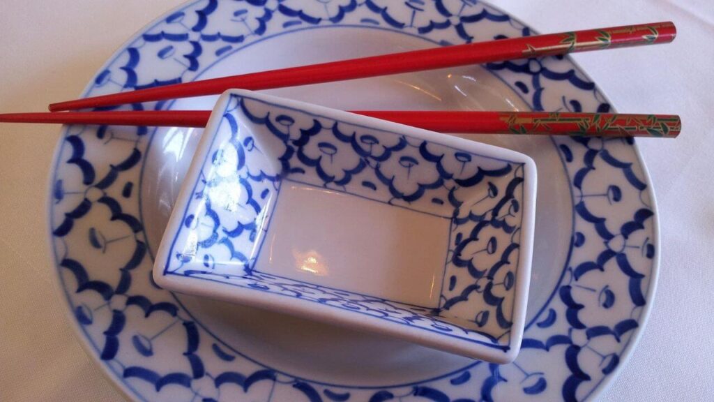 A Simple Guide to Chopsticks and Chinese Table Manners