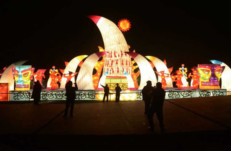 Chengdu - Amazing Light Display - Chinese New Year - Jinsha Sun ...